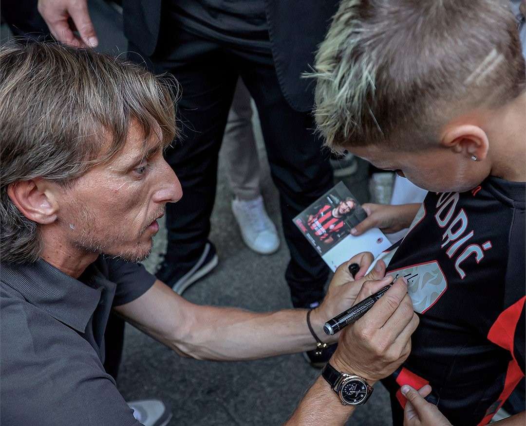 (Видео) Модриќ манија во Милано! - SportStation.mk